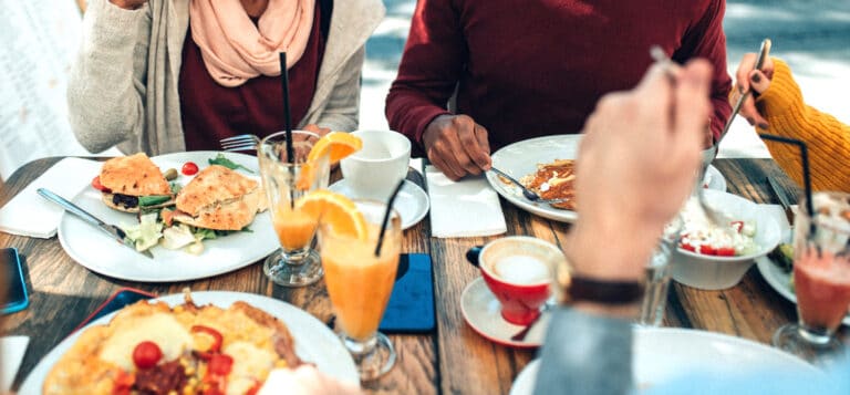 5 Healthy Brunch Ideas from a Dietitian & Tips for Ordering | HUM ...