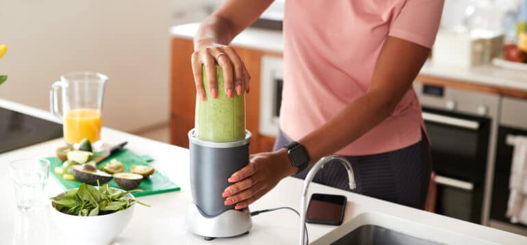 Juicing vs. Smoothies: Which Is Healthier? | HUM Nutrition Blog