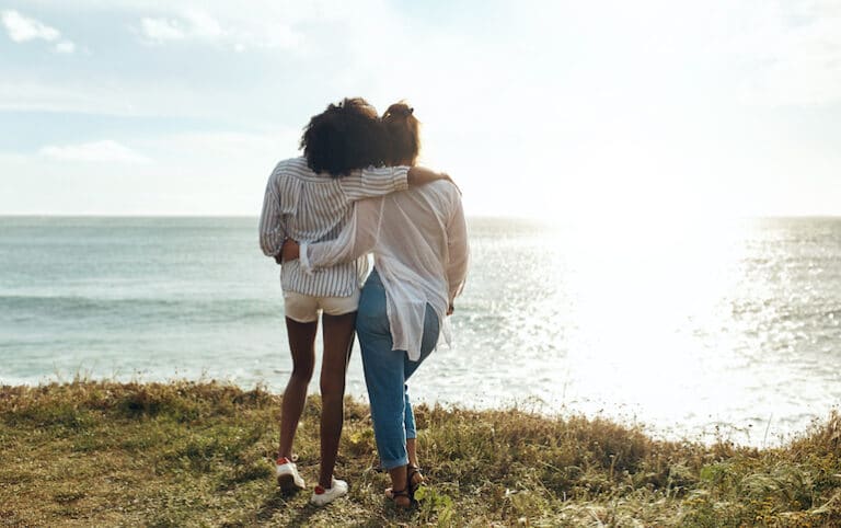 How to Be a Better Friend, According to Experts