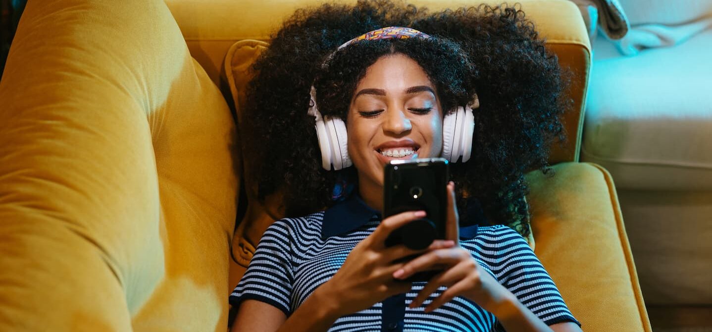 12 Healthy Social Media Habits to Help You Build a Better Feed | HUM ...