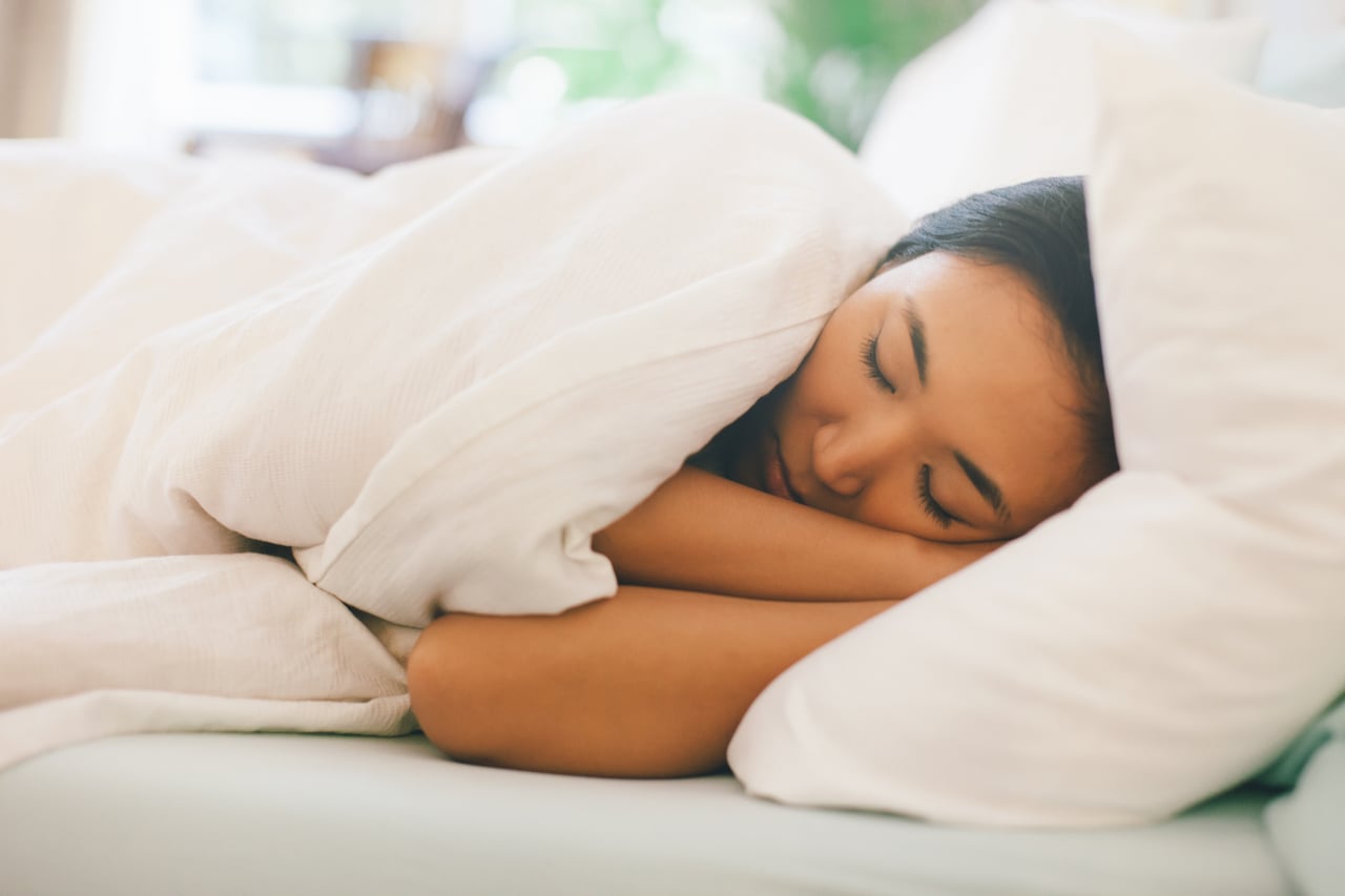 The Best Sleeping Positions for Digestion, According to a GI Doctor ...